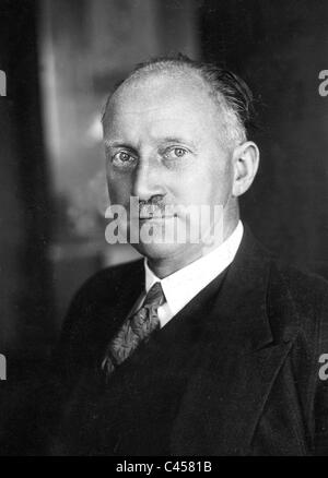 The general secretary of the Olympic Committee Carl Diem goes on a ...
