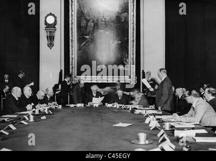 Completion of the first Hague Conference, 1929 Stock Photo - Alamy