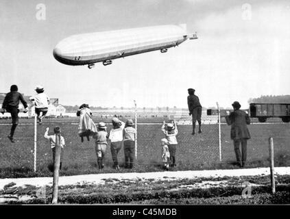 The naval Airship ' L 2' (LZ 18) in Johannisthal, 1913 Stock Photo - Alamy