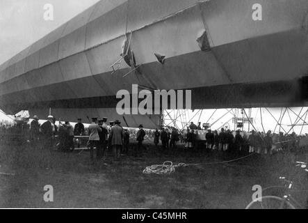 The Zeppelin airship 'LZ 3' landing at Berlin-Tegel, 1909 Stock Photo ...