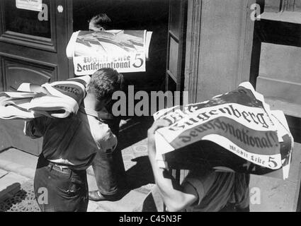 Campaign workers of the DNVP at work before the Reichstag elections ...