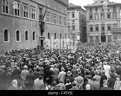 Benito Mussolini on the balcony of the Palazzo Venezia in Rome, 1937 ...