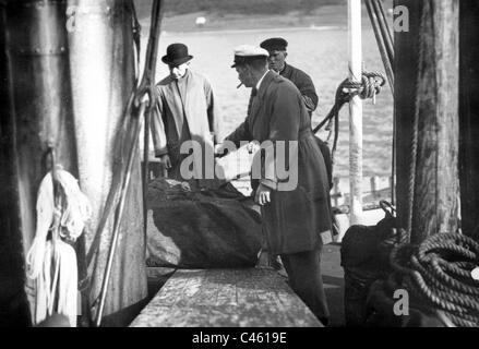 Recovery of the remains of the expedition team of Salomon Andree, 1930 ...