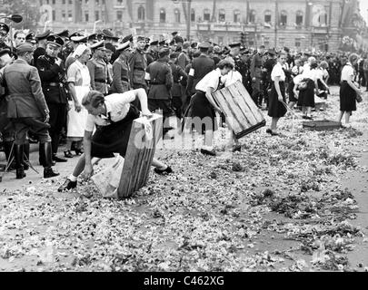 Parade of the BDM (League of German Girls) in Berlin, 1937 Stock Photo ...