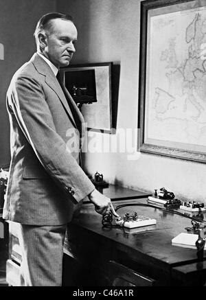 CALVIN COOLIDGE (1872-1933) in the White House Oval Office as 23rd ...