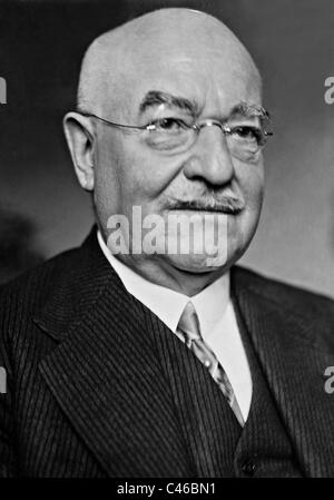 Carl Duisberg was a German chemist and industrialist who played a ...