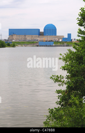 The Clinton Nuclear Power Plant near Clinton, Illinois USA owned by the ...