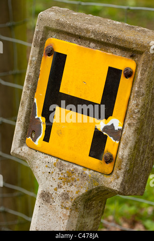 Fire Hydrant emergency service water supply marker post Stock Photo - Alamy