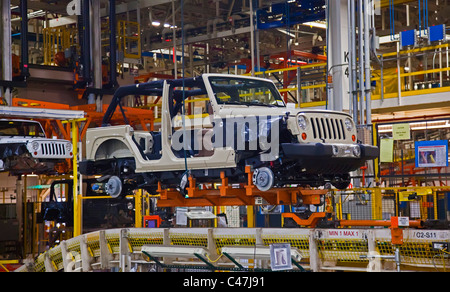 Toledo, Ohio - Jeep assembly line at a Chrysler plant Stock Photo - Alamy
