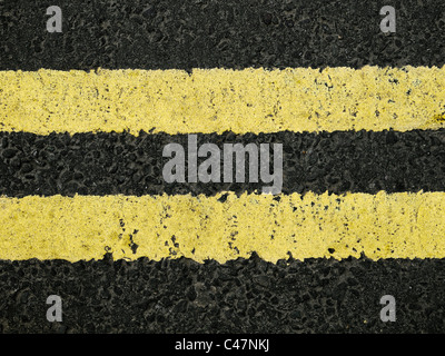 A close up of double yellow line kerbside road markings Stock Photo - Alamy