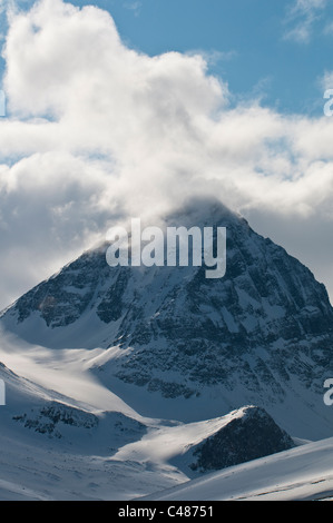 Pyramiden mountain and valley Unna Reaiddavaggi, Kebnekaise Fell ...