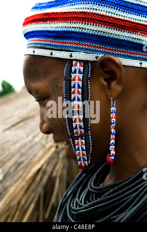 The Peul / Fula / Fulani women decorate their faces and bodies with ...