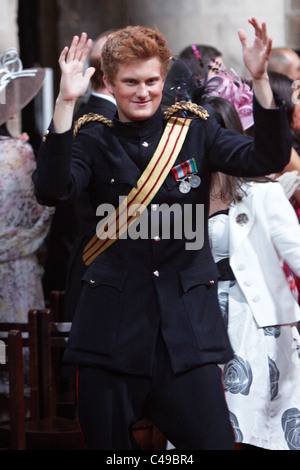 Lookalikes pretend to get married at a mock royal wedding ceremony ...