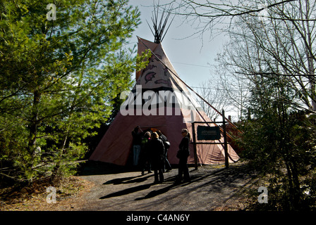 Recreated traditional Huron-Wendat First Nations village Onhoua ...