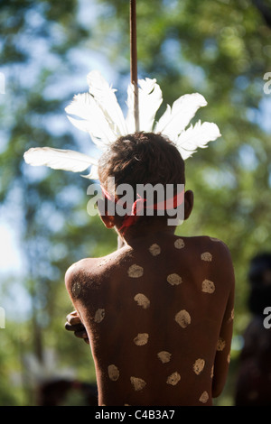 Indigenous dancer in tribal body paint. Aboriginal Dance Festival ...