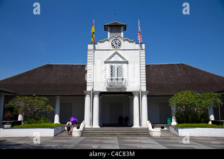The old courthouse building in Kuching, Sarawak, Malaysia Stock Photo ...