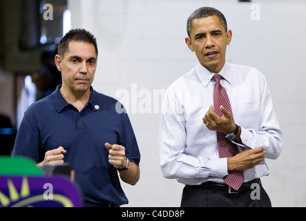 President Barack Obama visits a sign factory Stock Photo - Alamy