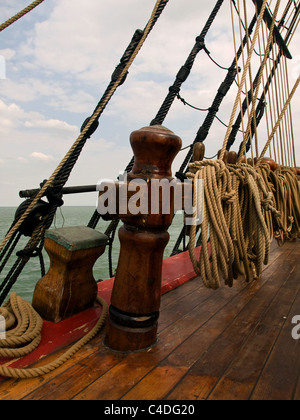 HMS Bounty rigging Stock Photo - Alamy