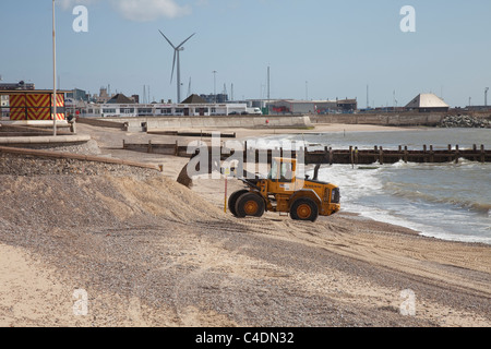 LOWESTOFT BEACH HUTS WITH SEA DEFENCES Stock Photo - Alamy