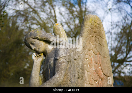 Statue of angel at Remenham St Nicholas Church yard, Remenham ...