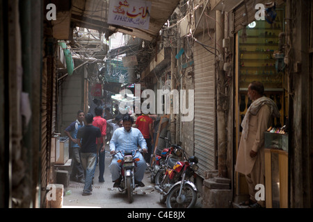 busy street market in Lahore downtown Stock Photo - Alamy