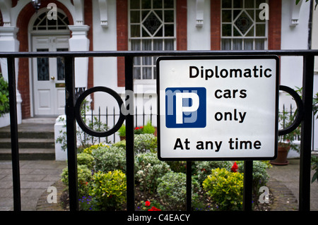 diplomatic cars only, parking sign in the City of Westminster Stock ...