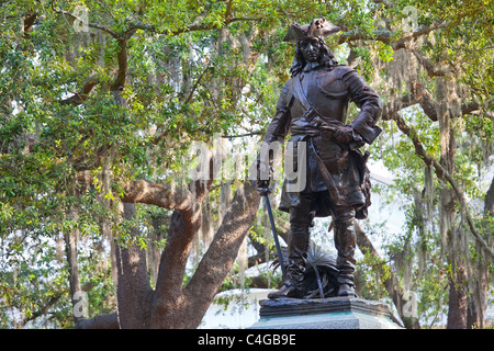 CHIPPEWA SQUARE AND THE STATUE OF GENERAL JAMES EDWARD OGLETHORPE IN ...