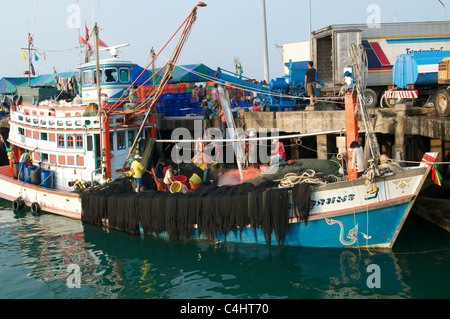 Thai fishing boat loading ice Stock Photo - Alamy