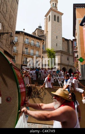 'El Estruendo' (drumming parade), San Fermín street-partying, Pamplona ...