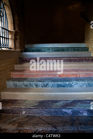 The Scotsman Steps, 104 different marble steps, Edinburgh, Scotland ...