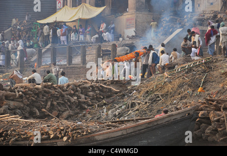 Hindu Funeral: The River Ganges, Varanasi, India Stock Photo: 27437270 ...