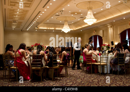 banquet hall dinner party crowd Stock Photo - Alamy