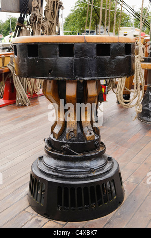 MARINE CAPSTAN WINCH Stock Photo - Alamy