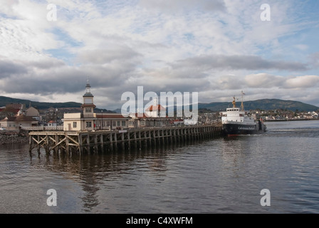 M.V. Saturn CalMac Car & Passenger Ferry Approaching Dunoon Pier Argyll ...