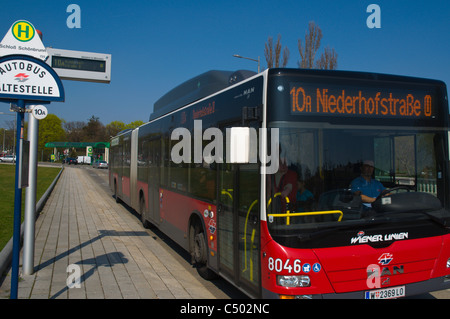 Vienna, Austria. Bus at bus stop Stock Photo: 17420096 - Alamy