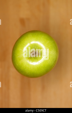 Green apples on a wooden bench Stock Photo - Alamy