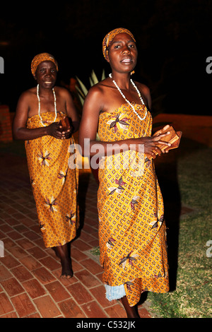4, four, Zimbabwean women, African women, singing, hand-clapping Stock ...