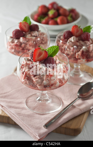 Eton mess, traditional English dessert, strawberry with cream, meringue ...