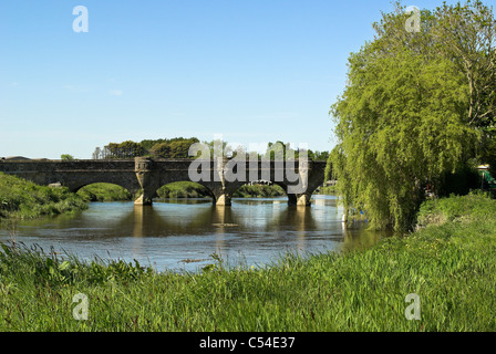 The River Arun and Houghton Bridge near the village of Amberley in the ...