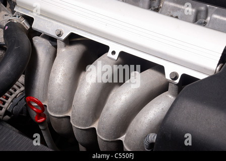 5 cylinder inline aluminum petrol car engine Stock Photo - Alamy