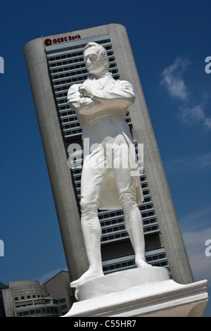 OCBC Bank Building Singapore statue artwork Stock Photo - Alamy