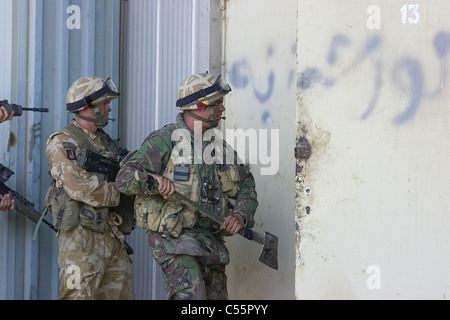 THE DESERT RATS PREPARE TO ENTER THE IRAQI CITY OF BASRA. THE RATS ...