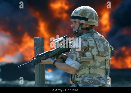 Soldier on alert in Iraq Stock Photo - Alamy