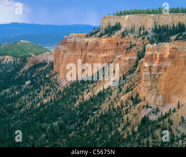 Cliff edge at Bryce Canyon, Utah Stock Photo - Alamy
