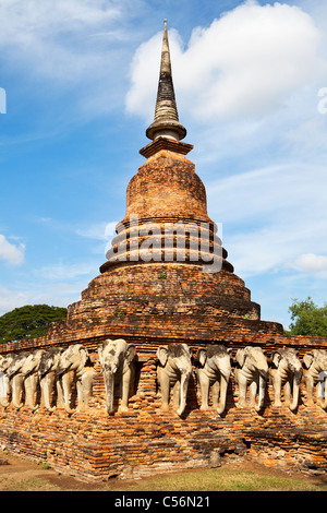 Thailand, Sukothai, Wat Sorasak temple Stock Photo - Alamy