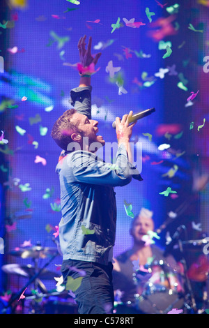 Coldplay live at Glastonbury Festival headliner at the Pyramid stage on ...
