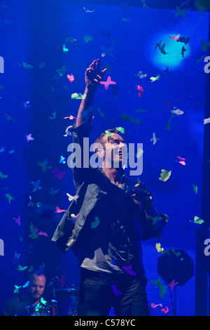 Coldplay live at Glastonbury Festival headliner at the Pyramid stage on ...