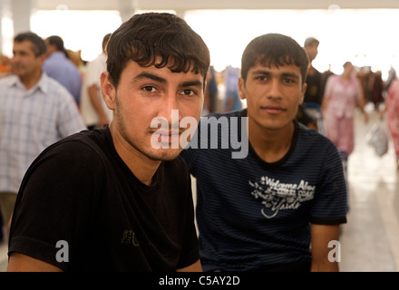 Uzbeki men - porters at the market, Samarkand, Uzbekistan Stock Photo ...