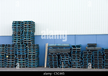 stack of empty pallets Stock Photo: 17531329 - Alamy