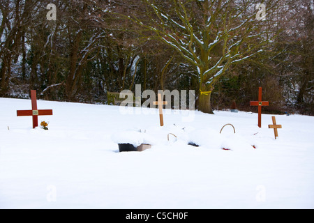 Allum Lane Cemetery graves covered with snow, Elstree, Borehamwood ...